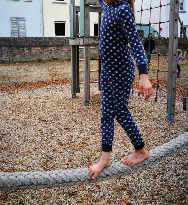 Barfuß als Kind - Ein beschwerlicher Weg - Selina Hocke im barfussblog